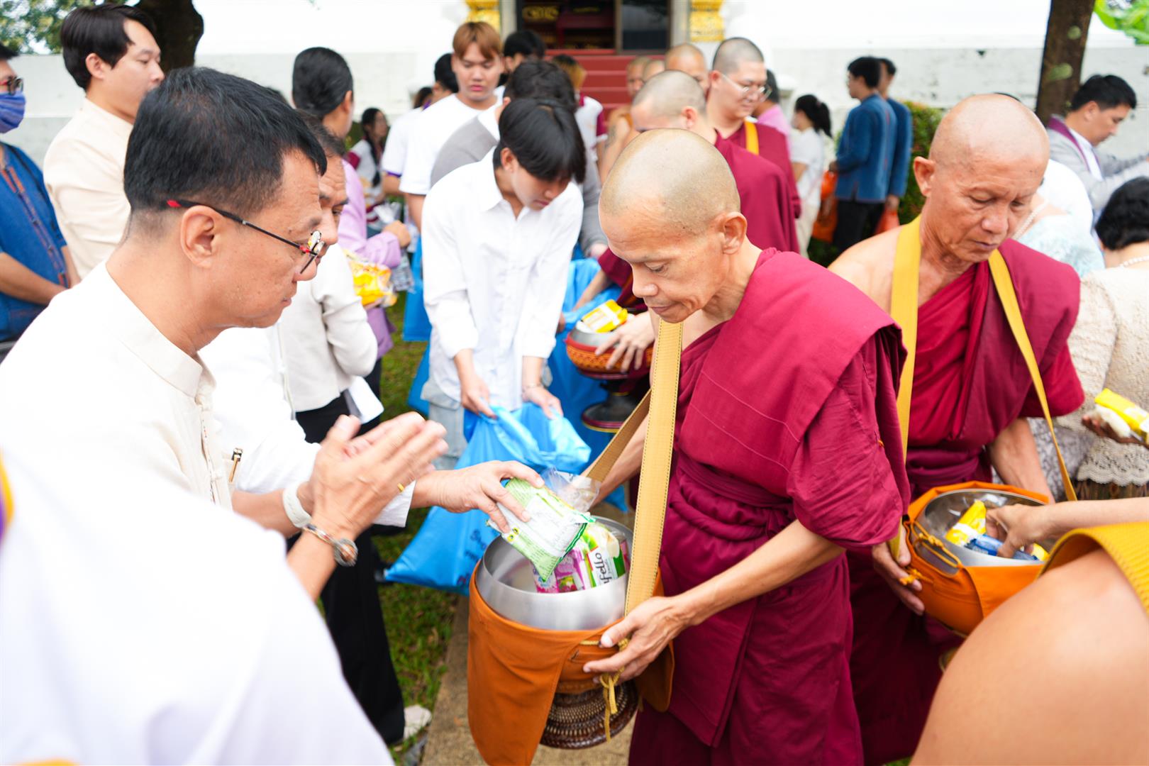The University of Phayao will organize the annual Tak Bat Devo Tradition in 2024. : มหาวิทยาลัยพะเยา