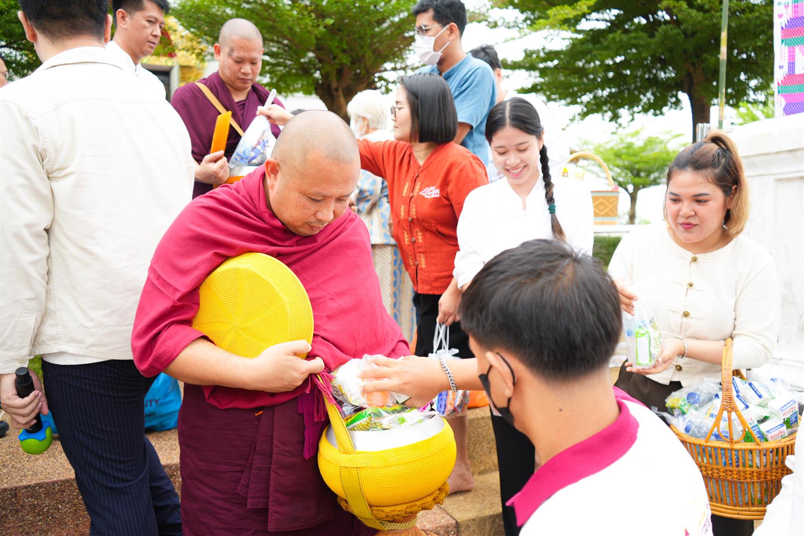The University of Phayao will organize the annual Tak Bat Devo Tradition in 2024. : มหาวิทยาลัยพะเยา